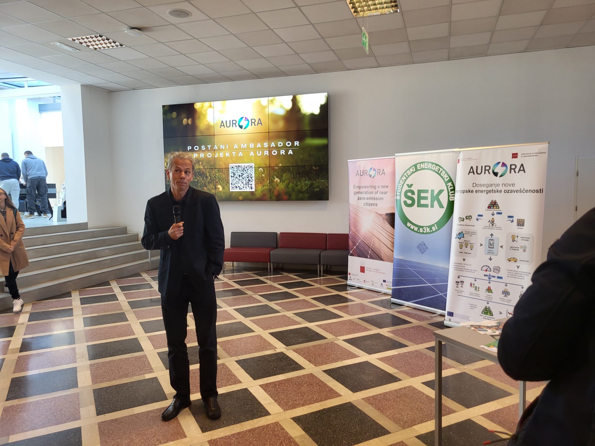 Presentation of the AURORA Energy Tracker Mobile App - AURORA H2020